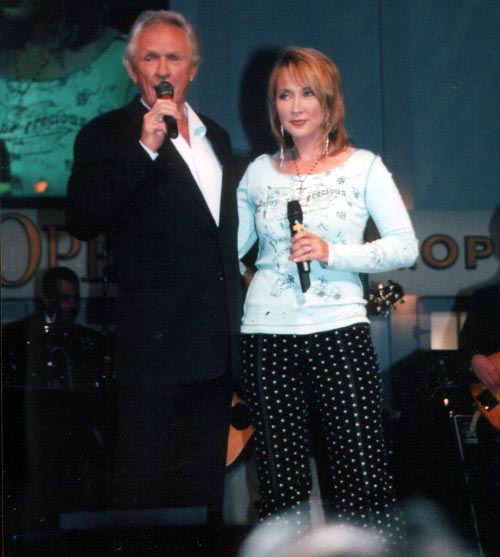 She continued exploring her freewheeling visions on her 1998 album ...